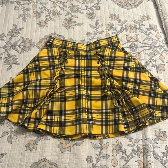 Hot Topic | Skirts | Yellowblack Plaid Skirt | Poshmark